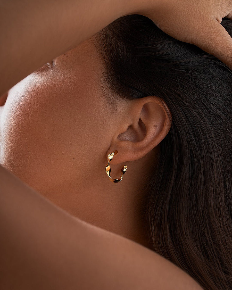 90s Hoop Earrings: Embracing Nostalgic Fashion Trends